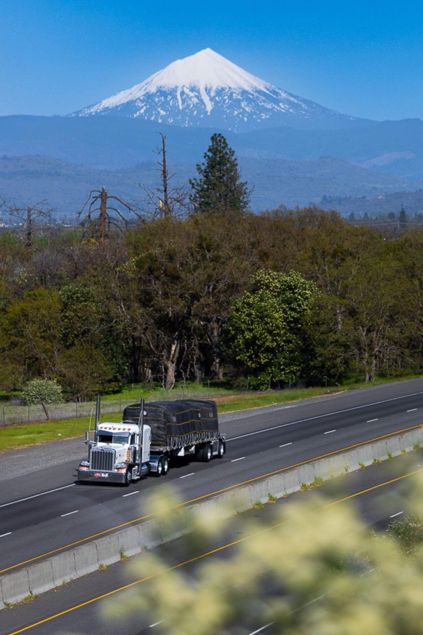 Flatbed Shipping Rates Per Mile in 2026 | Abound Transport